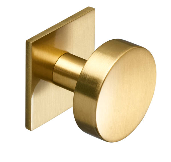 Cambridge Satin Brass Knob | Magnet